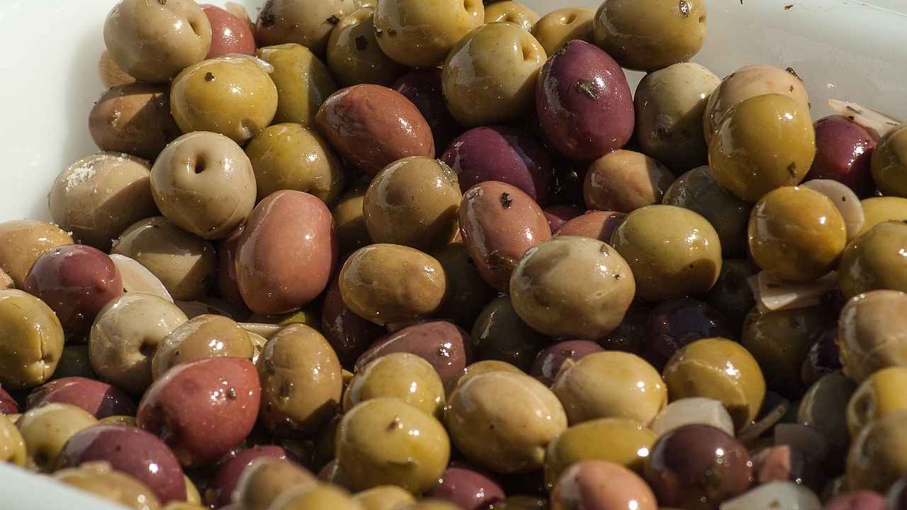 Come conservare le olive sotto sale, in salamoia e sott'olio