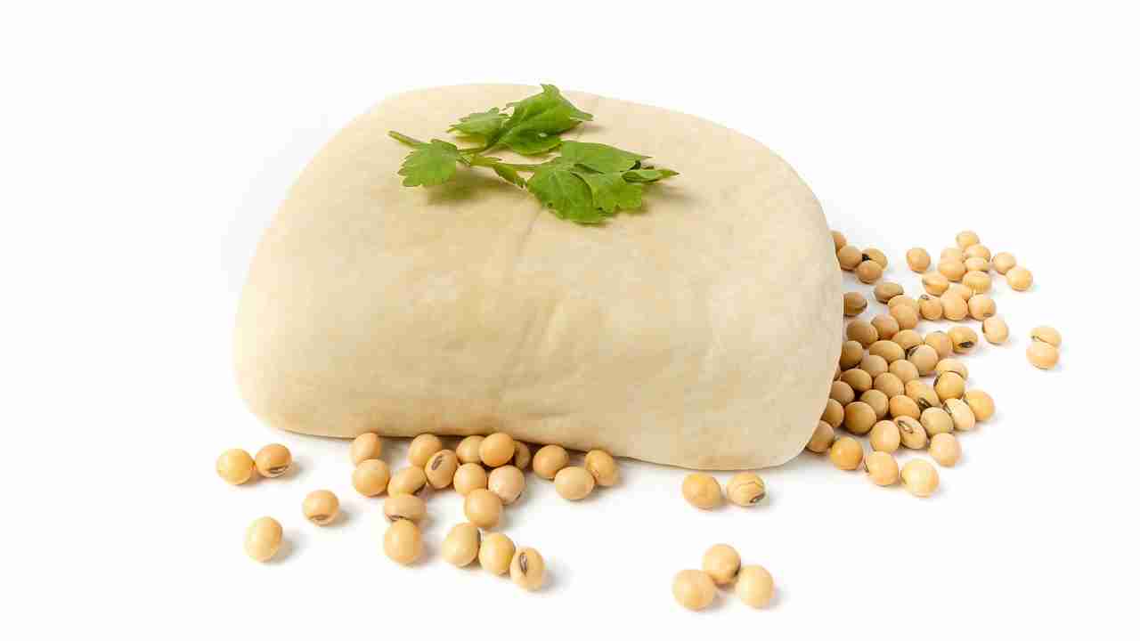 Tofu: cos'è, valori nutrizionali, benefici e come cucinarlo