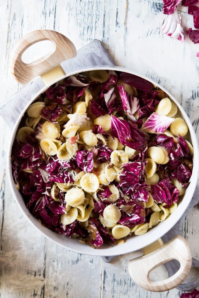 Pasta con radicchio e pancetta - Cucinare Facile