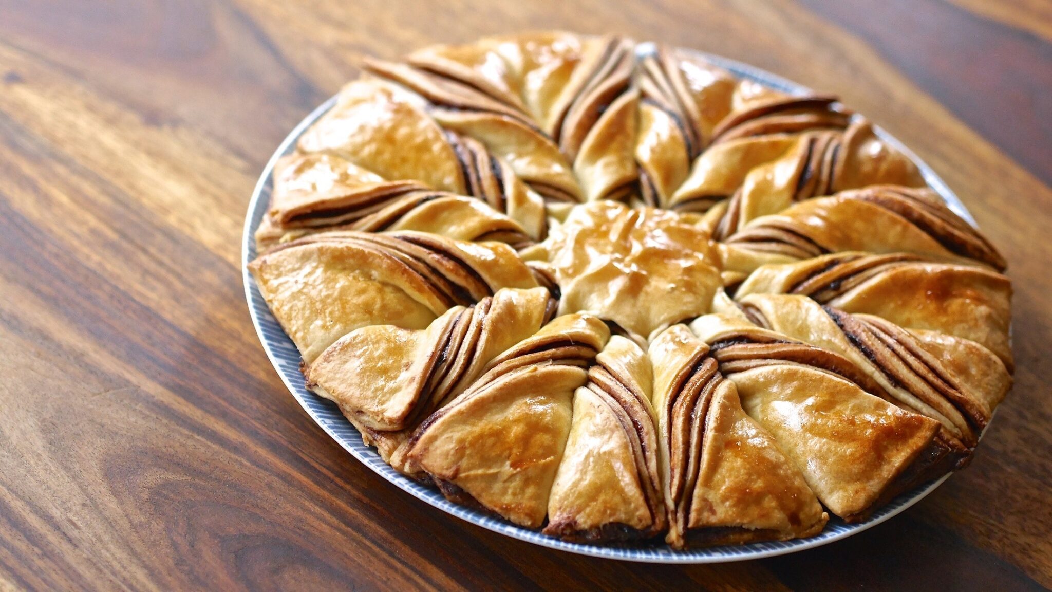 Fiore di pasta sfoglia alla Nutella - Cucinare Facile