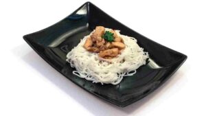 Come cucinare gli spaghetti di riso: ricette e istruzioni