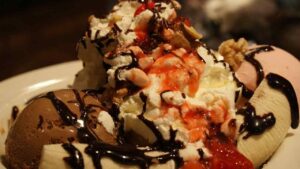 Banana Split: origini, calorie, ricetta originale e varianti