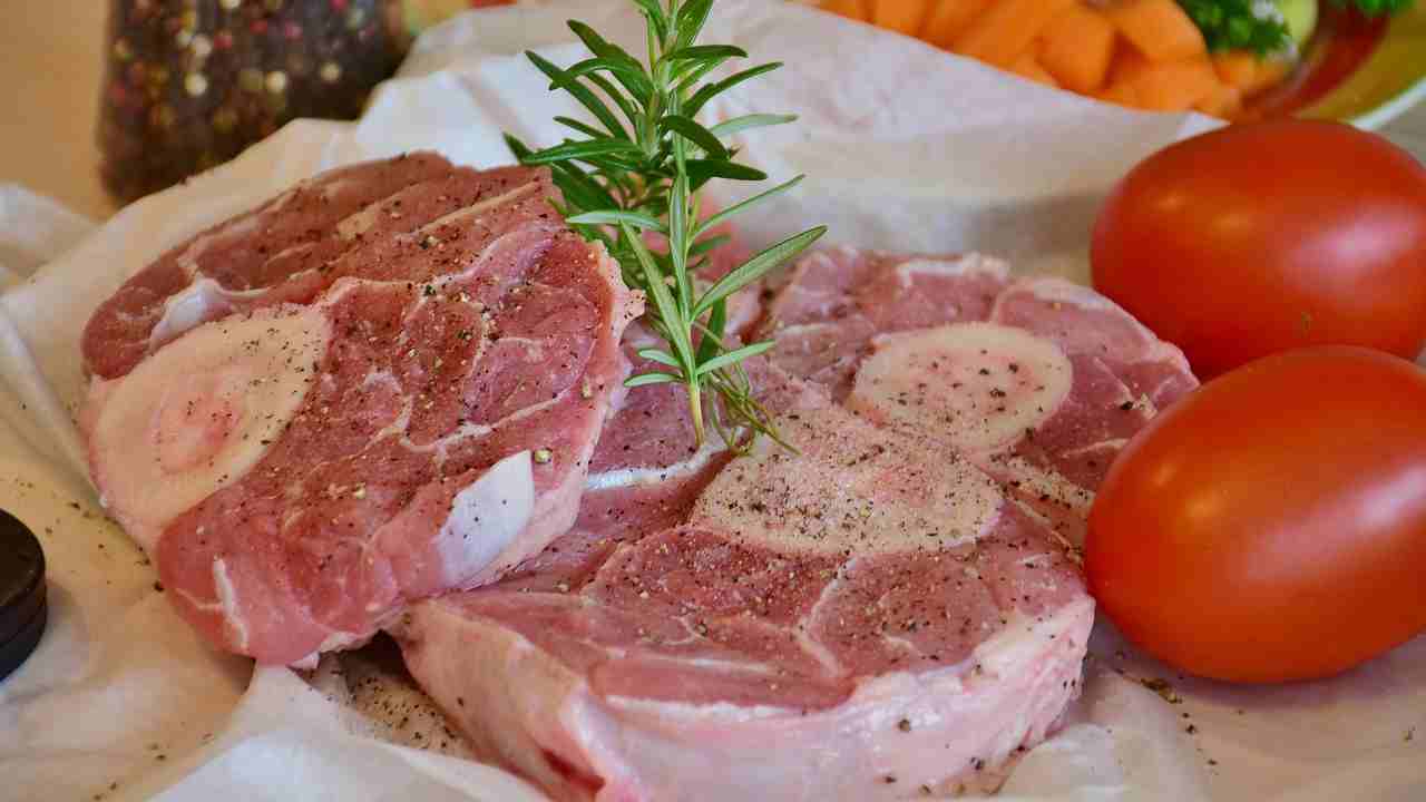 Qual è la differenza tra carne di manzo e carne di vitello?
