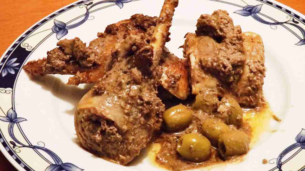 Come cucinare la faraona in tegame: ricetta e consigli