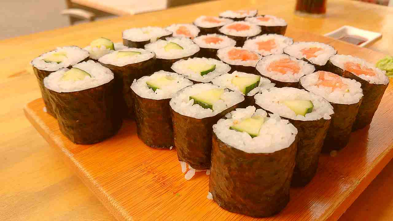 Hosomaki sushi: cosa sono, come si preparano e varianti