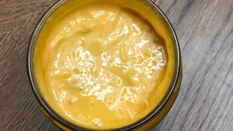 Come fare la salsa Cheddar: ricetta, calorie e varianti