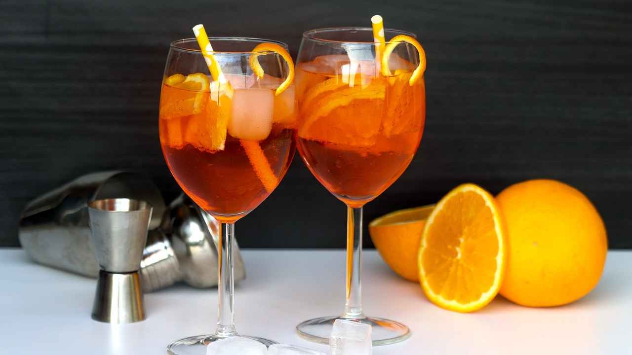 Come fare lo Spritz perfetto: ingredienti, dosi, ricetta e varianti ...